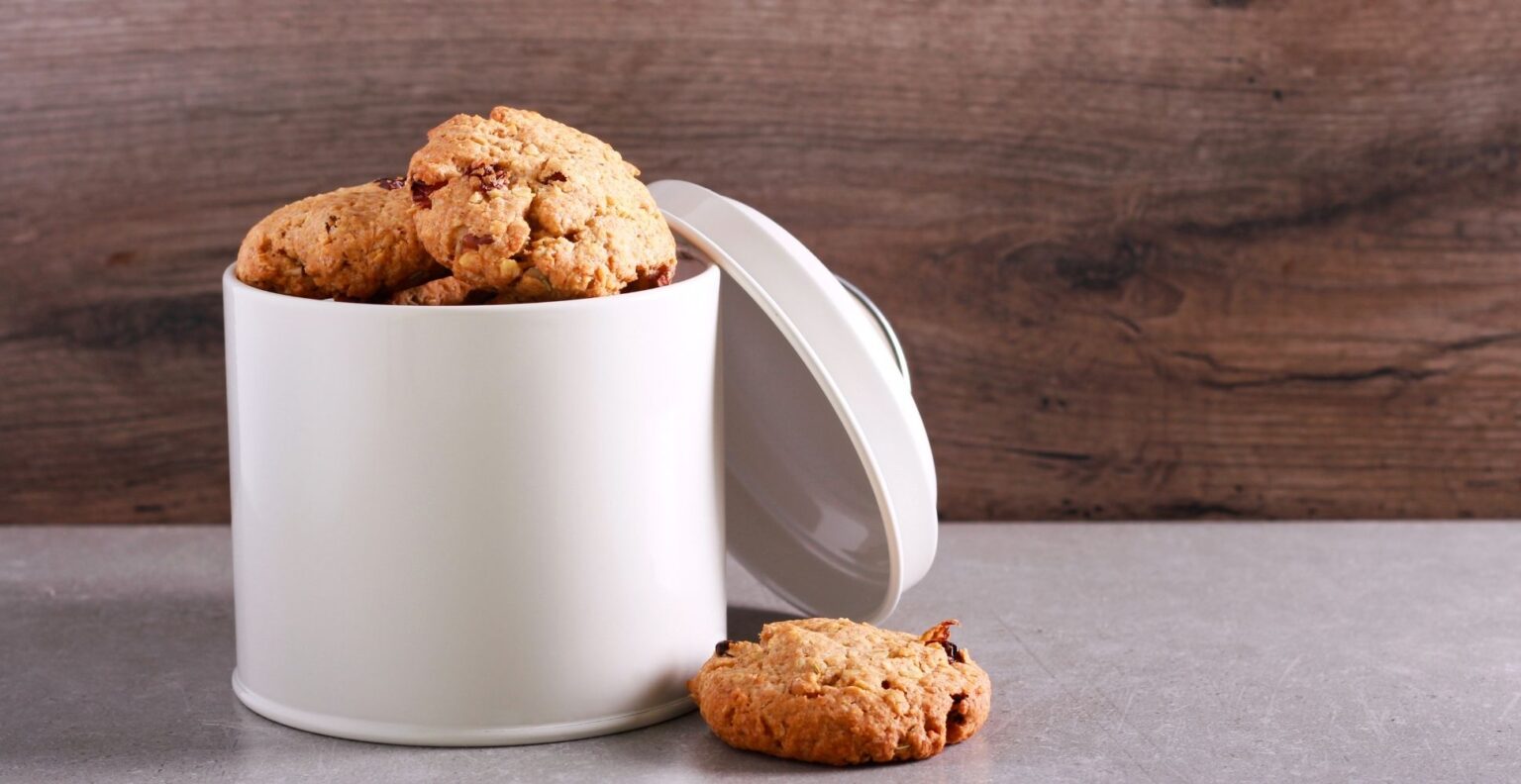 5 Best Biscuit Tins UK (2025 Review) | Spruce Up!