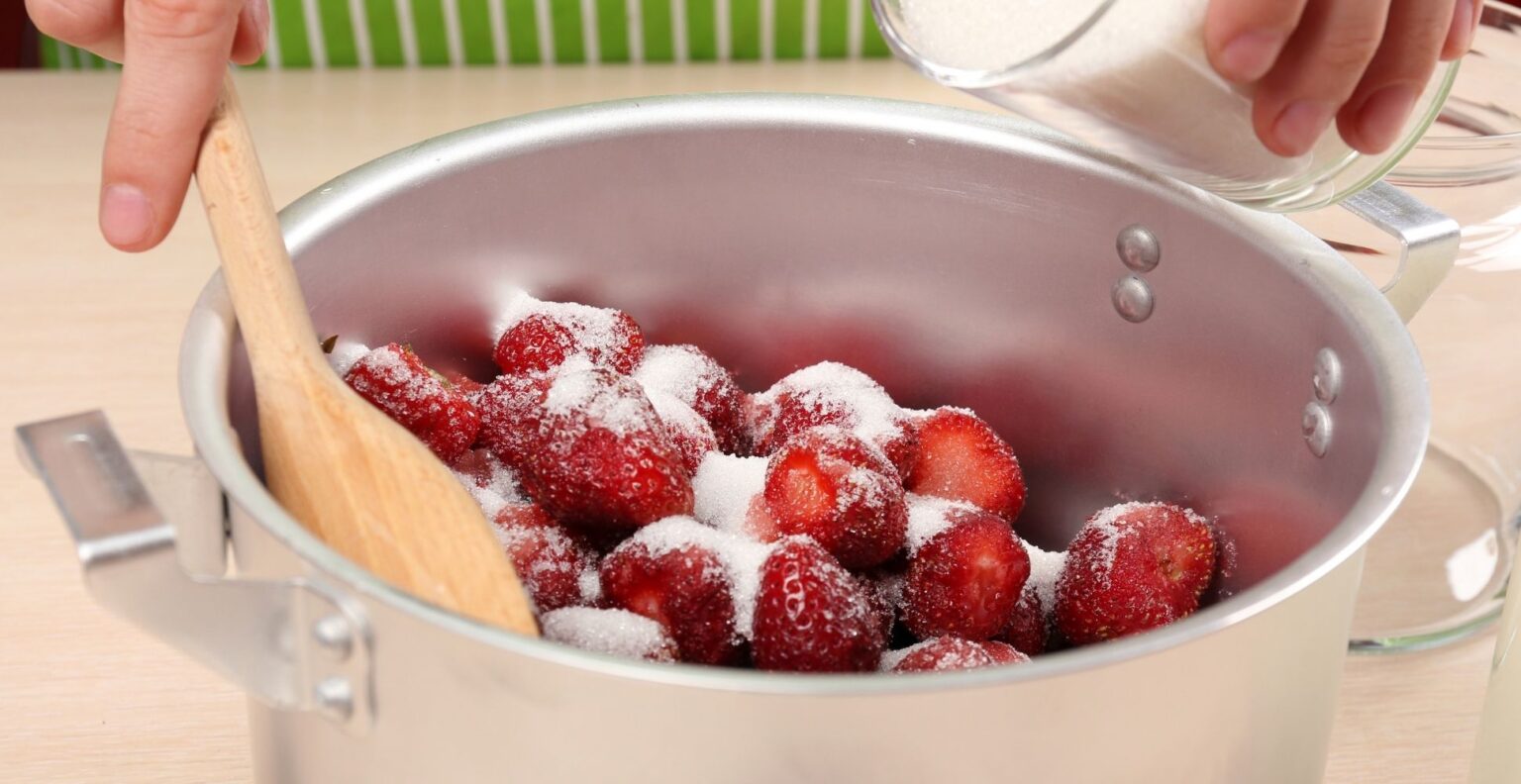 5 Best Jam Pans UK (2025 Review) | Spruce Up!