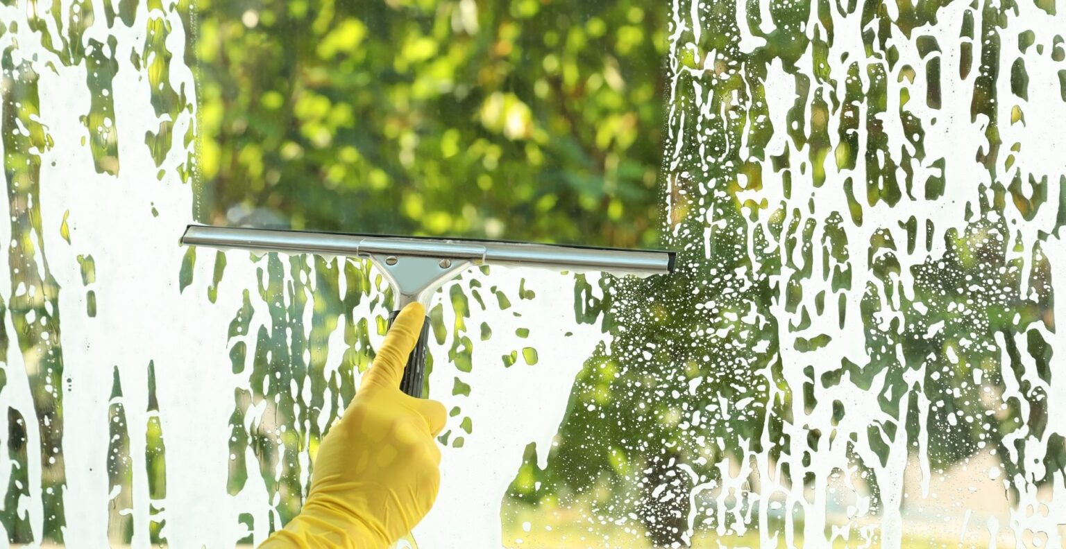 5 Best Window Squeegees UK (2026 Review) | Spruce Up!